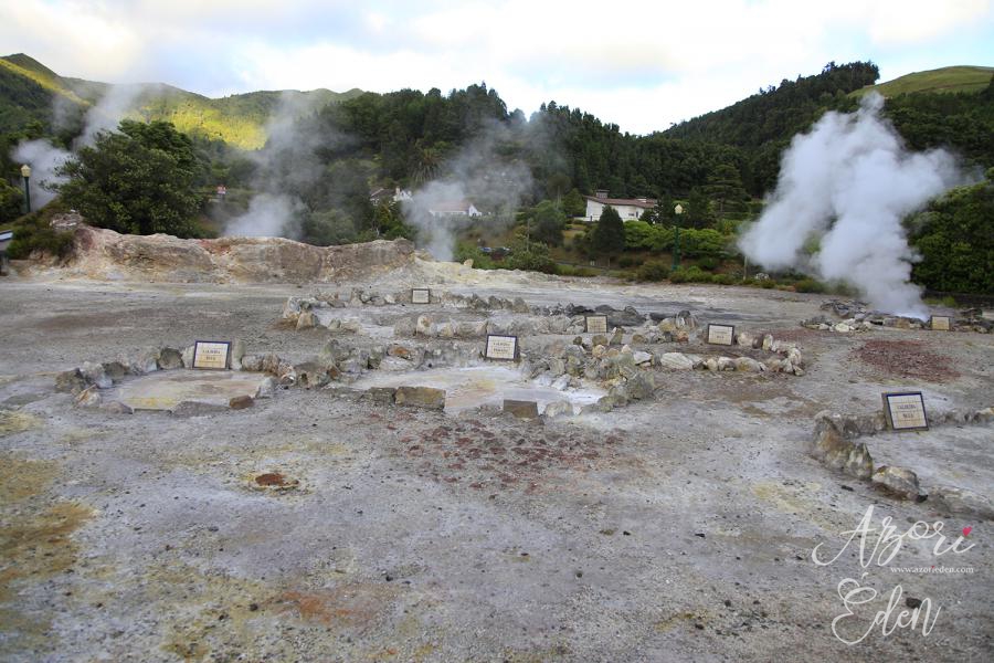 Del­ic­acy cooked in Azorean vol­ca­noes: “Vol­cano Corn” from Fur­nas ...