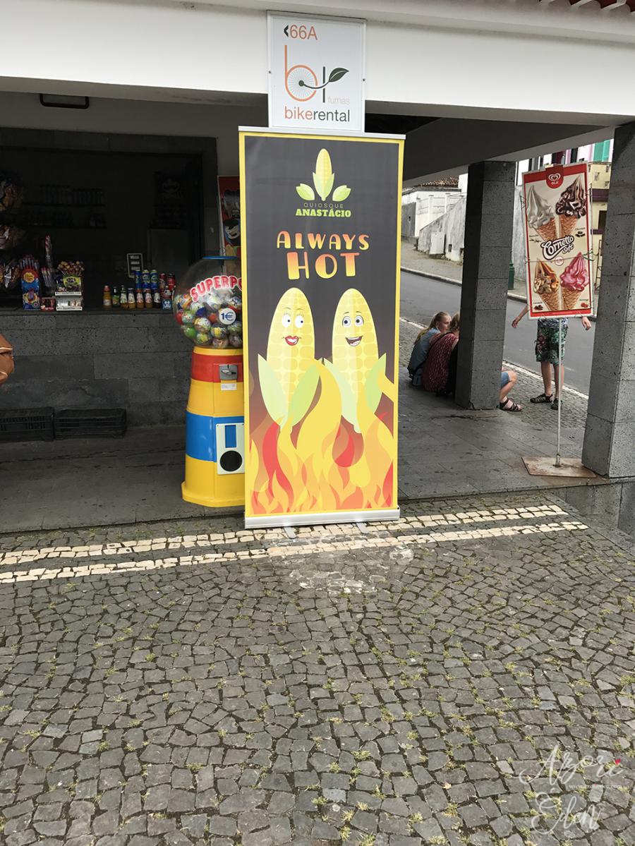 Del­ic­acy cooked in Azorean vol­ca­noes: “Vol­cano Corn” from Fur­nas ...